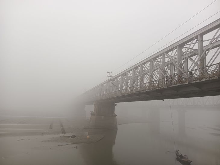 In view of the fog and cold, now all schools up to class 8 are closed ...