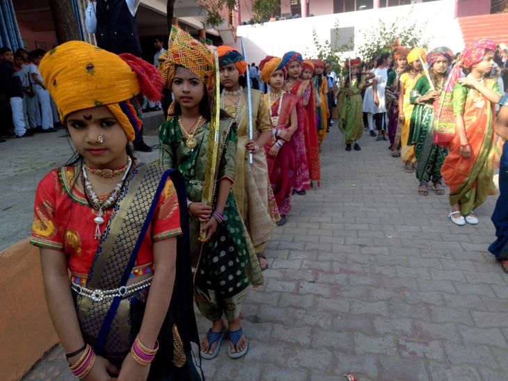 Tableaus were decorated on the birth anniversary of Subhash Chandra ...