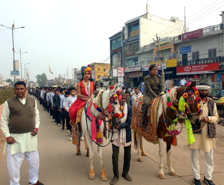 A procession was taken out on the birth anniversary of Subhash Chandra ...