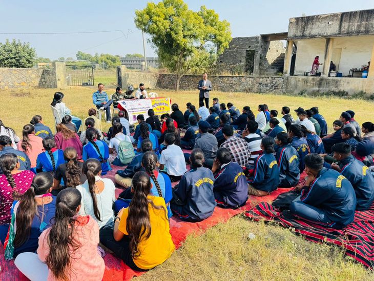 Priya and Pradeep, who set out on a bicycle journey with the message of ...