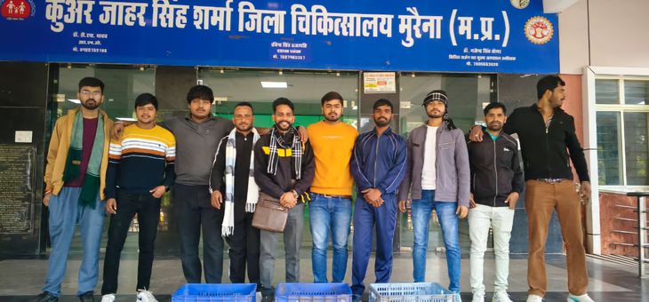 The youth of Sen community distributed fruits | सेन समाज के युवाओं ने ...