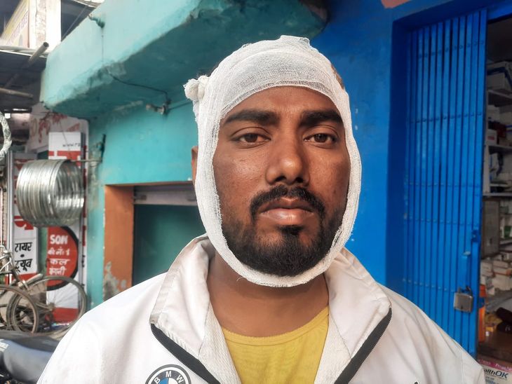 A pickup van crushed a bike rider in Mashrak | मशरक में पिकअप-वैन ने ...