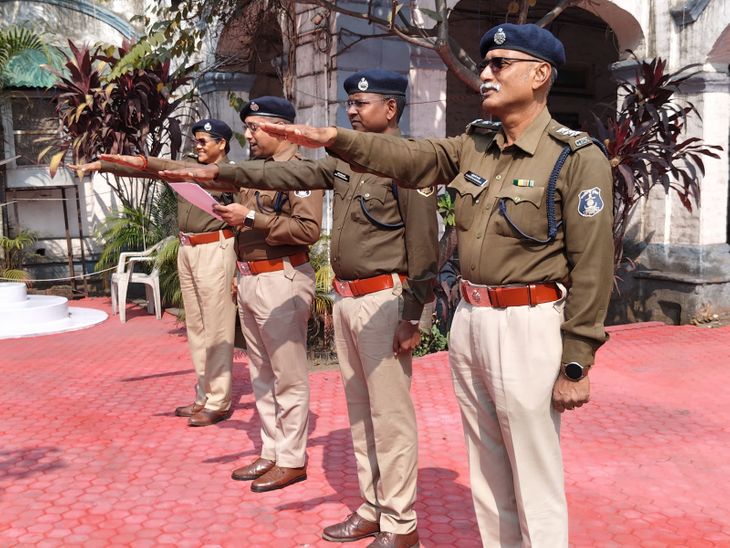 took oath to exercise voting rights | मताधिकार का प्रयोग करने शपथ दिलाई ...