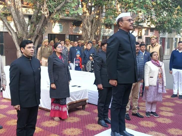 DM Umesh Mishra hoisted the flag in Muzaffarnagar