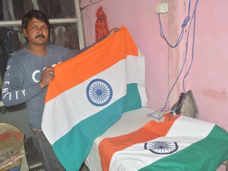 Doing free dry cleaning of Indian flag for 17 years