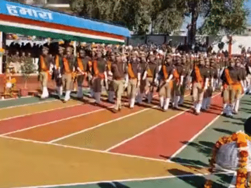 Chairman Kunwar Manvendra Singh hoisted the tricolor in Jhansi | झांसी में सभापति कुंवर ...