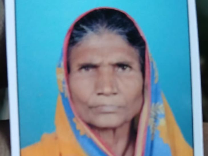 An old woman died by drowning in the Ganges river | गंगा नदी में डूबकर ...