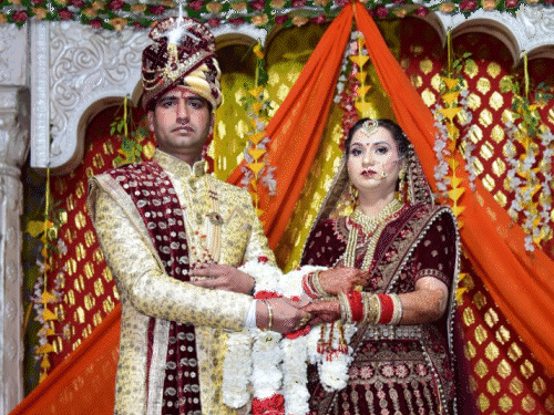 The robber bride who got married after trapping Inspector Aditya Loach ...