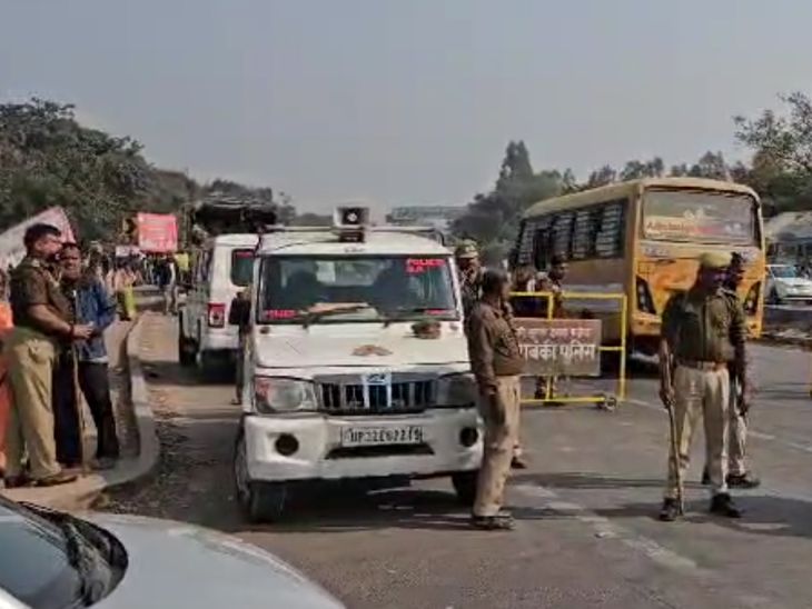 Several kilometers long jam on Lucknow-Ayodhya highway