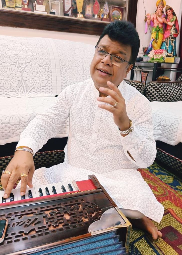 Prabhanjay Chaturvedi's Bhajan Sandhya today at Ganesh Mandir, Sector-5 | गणेश मंदिर, से-5 में ...