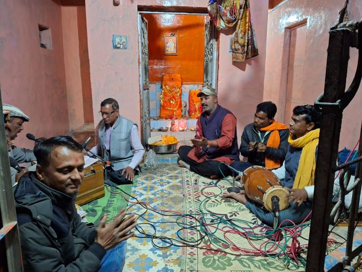 Sunderkand recitation was done in Hanuman temple for happiness and ...