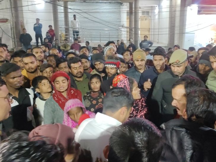 Family members created ruckus by keeping dead body at Kotwali gate ...