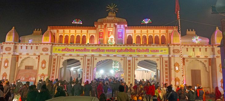 Thousands of devotees stay in the arena of Trivenidham, Dau Dham ...