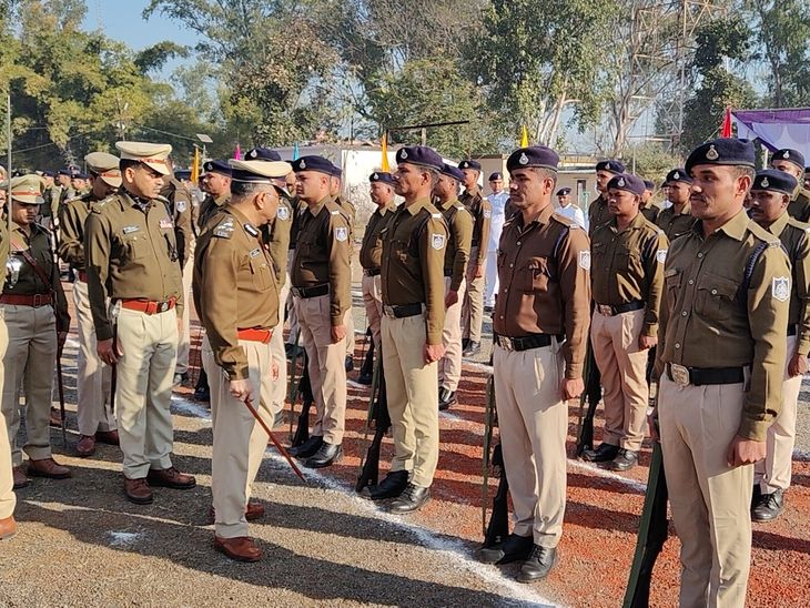 Narmadapuram Range DIG reached Raisen Police Line | नर्मदापुरम रेंज DIG ...