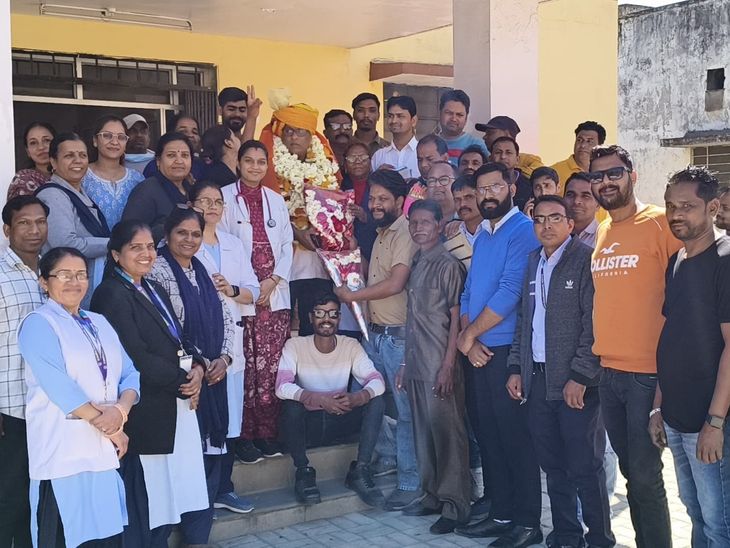 Dr. Dheeraj Sen became the new PMO in Pratapgarh District Hospital