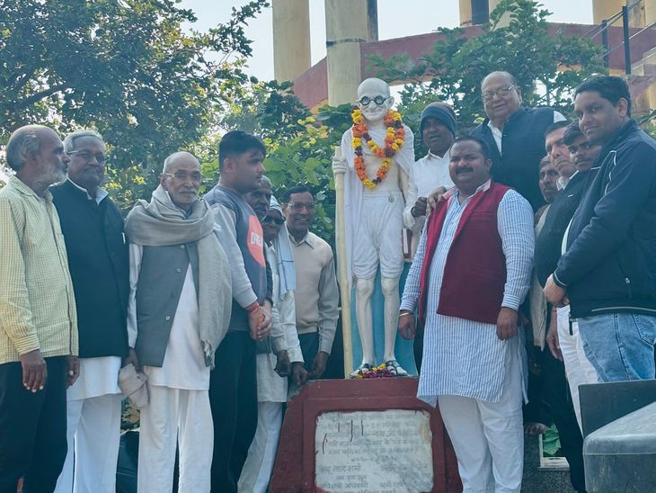 Tribute meeting on death anniversary of Mahatma Gandhi in Nadbai | नदबई ...