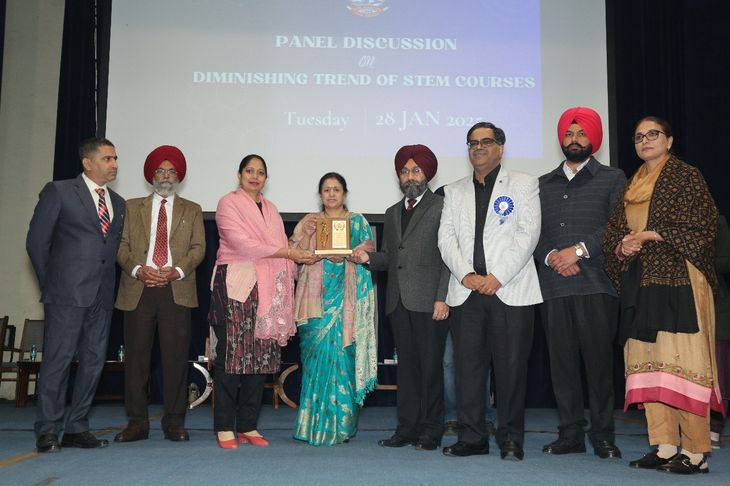 Decreasing interest in STEM education | स्टेम एजुकेशन में कम हो रही ...