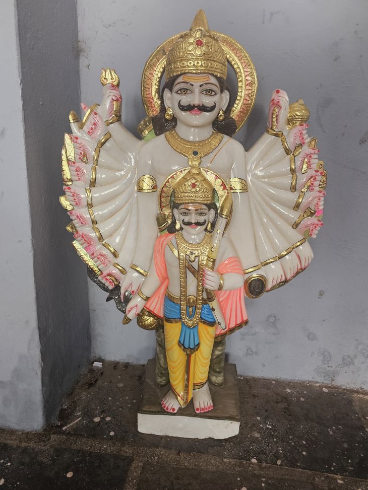 The first statue of Lord Sahastrabahu Arjun and Shiv Parivar will be ...