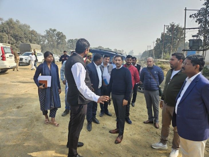 74% work Lucknow Hardoi Road 4 lane completed DM NHAI Officers visit ...