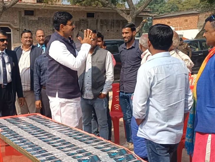 Rebel MLA Abhay Singh supported the BJP candidate | बागी विधायक अभय ...