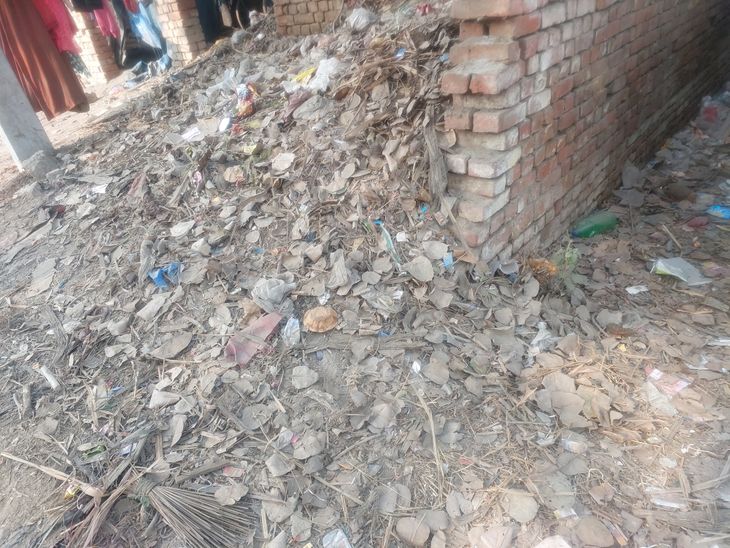 The road to Baba Achuknath Mahadev temple has become a garbage dump ...