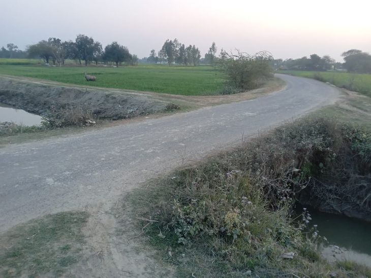 The railing of the culvert broke in Gosaiganj