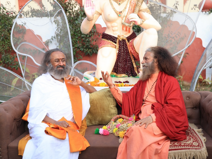 Sri Sri Ravi Shankar said- Maha Kumbh is a divine symbol of Indian ...