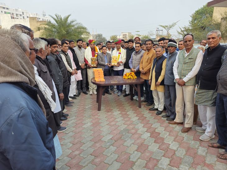 BJP Mandal presidents met the MLA | भाजपा मंडल अध्यक्षों ने की विधायक ...