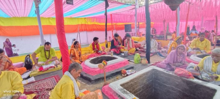 5 Kundiya Rudra Maha Yagya continues in Domanpur on Gupt Navratri ...