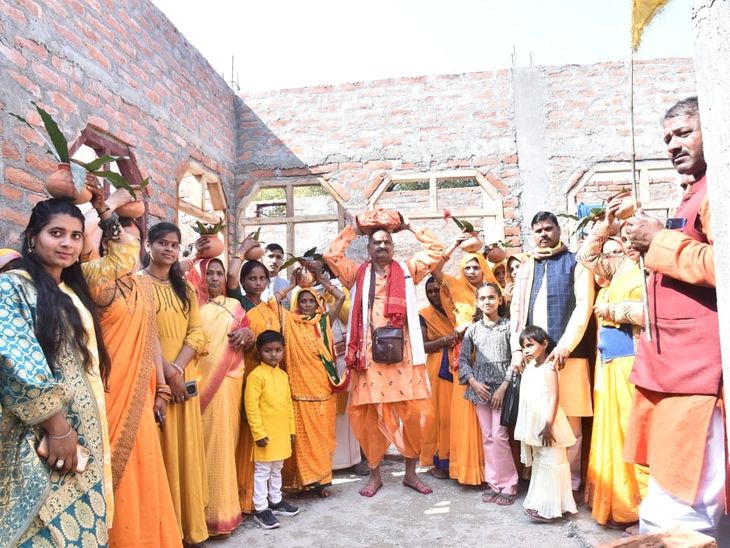 Bhagwat Katha started in Rohana Mirapur | रोहना मीरापुर में भागवत कथा ...