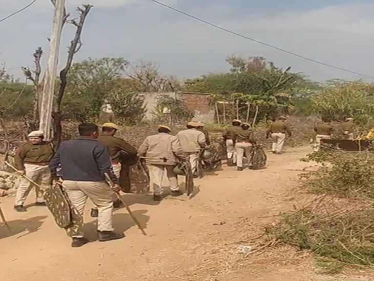 Mavli's team removed encroachment in Prakashpura village | उदयपुर में ...