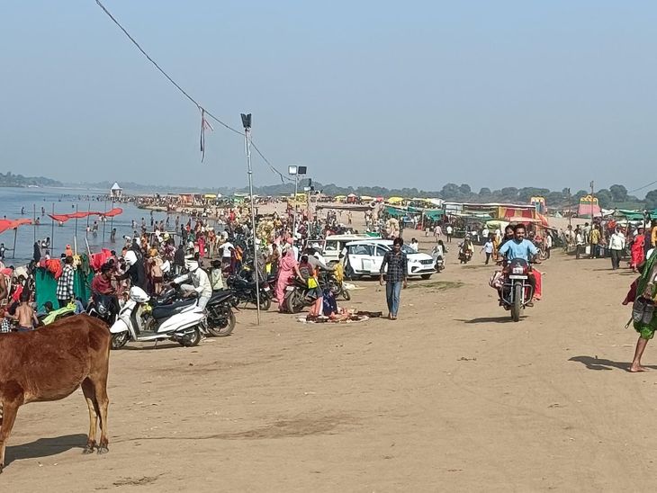 Pipariya: 251 meter long Chunri Yatra taken out | पिपरिया: 251 मीटर ...
