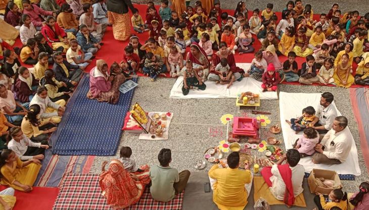 Vidya Aarambh Sanskar was conducted for the children in school with ...