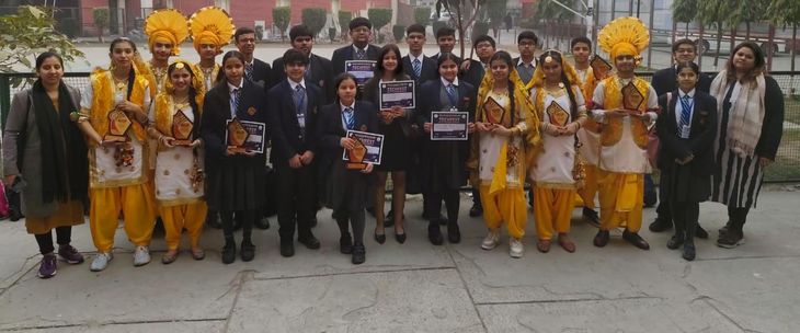 Students of APJ School Model Town hoisted the flag in the 15th Tech ...