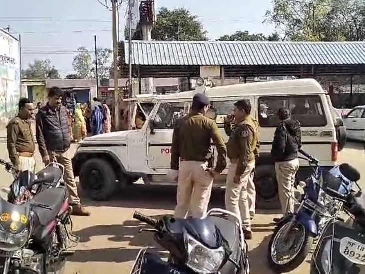 Theft in retired employee's house in Budhar | बुढ़ार में रिटायर्ड ...