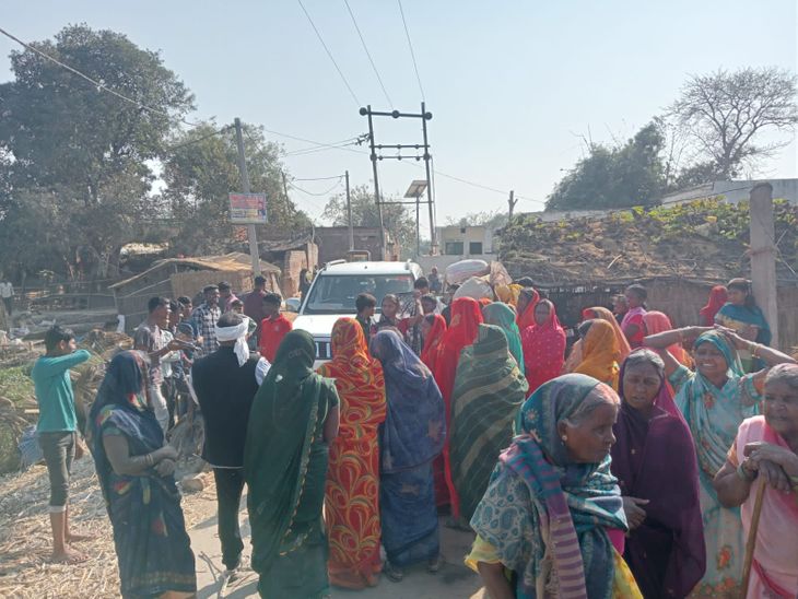 Women got angry when electricity was cut in Dildar Nagar | दिलदारनगर ...