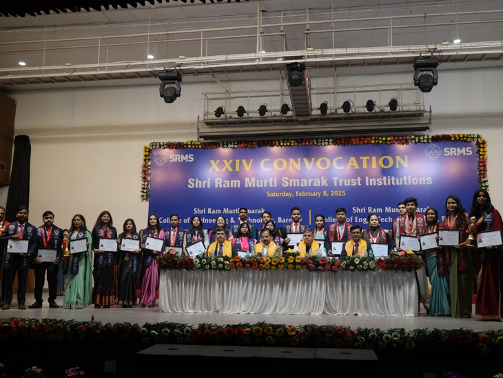 Degrees distributed to 247 students in the convocation ceremony at SRMS | SRMS में दीक्षांत ...