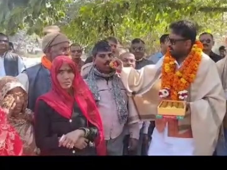 Celebration of BJP's victory in Delhi and Milkipur | दिल्ली और ...