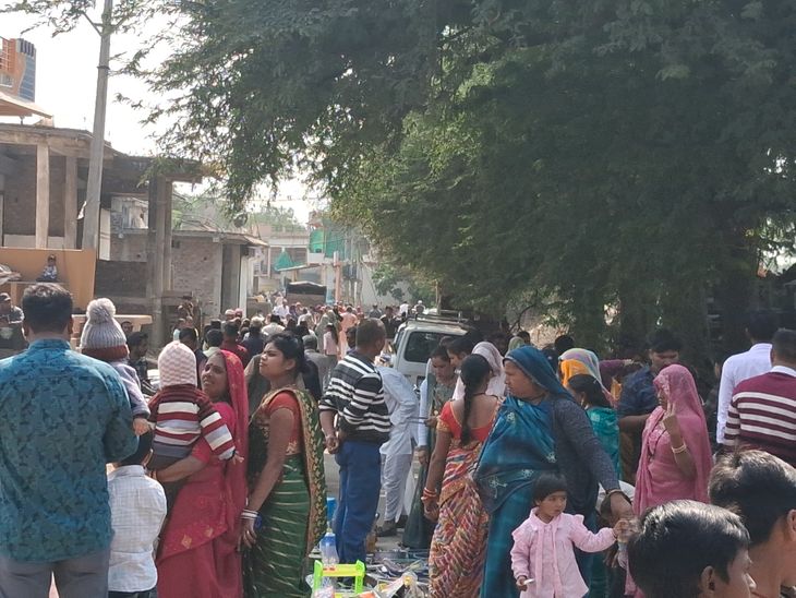 Devotees arrived at Singaji Maharaj temple; offered Nishan and Tuladan ...
