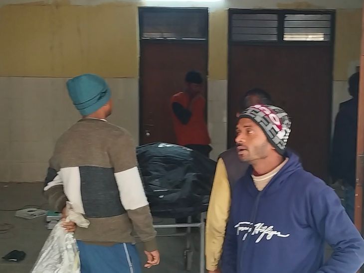 DCM hit the bike in Lakhimpur | लखीमपुर में डीसीएम ने बाइक को मारी ...