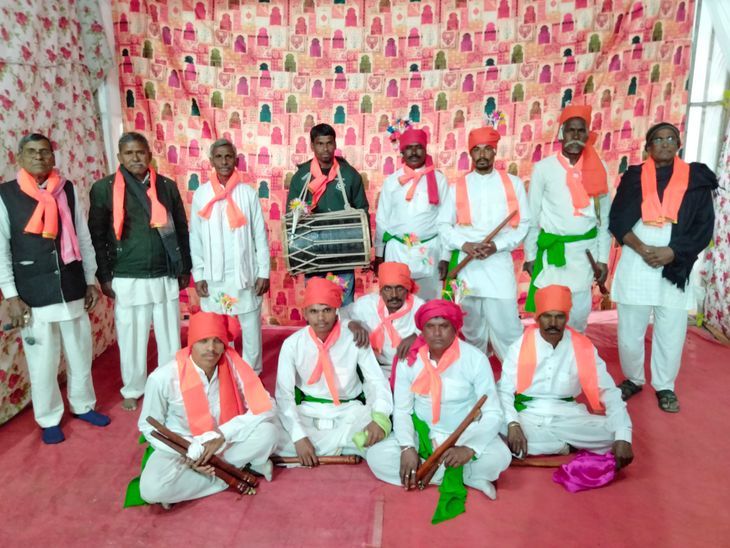 15 tribal artists of Harda will perform danda dance in Maha Kumbh ...
