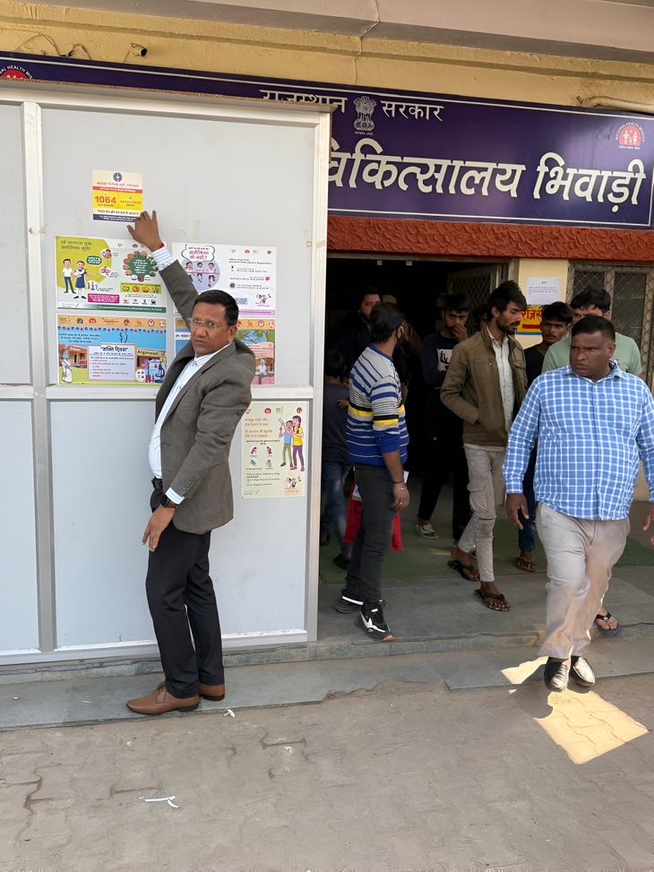 ACB put up awareness posters in government offices | एसीबी ने सरकारी ...