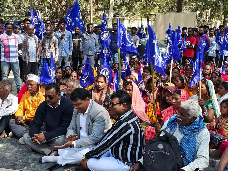 Uproar over covering Ravidas temple with hoarding | रविदास मंदिर को ...