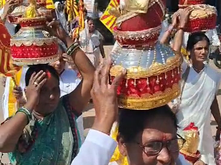 A 41 feet tall Shivling was made in the Shiv Mahapuran Gyan Maha Yagya ...