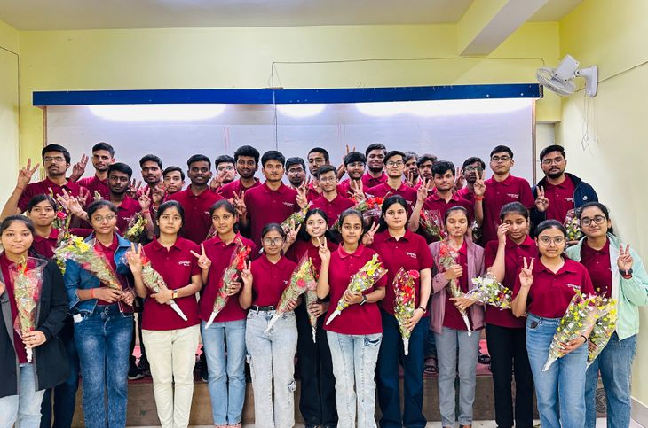 Six students of Dronacharya got more than 99 percentile in JEE Mains | द्रोणाचार्य के छह ...