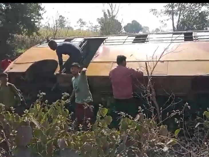 A major accident was averted on the Nighasan-Tikunia road | निघासन ...