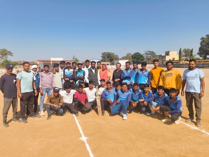Cricket tournament inaugurated in mini stadium | मिनी स्टेडियम में ...