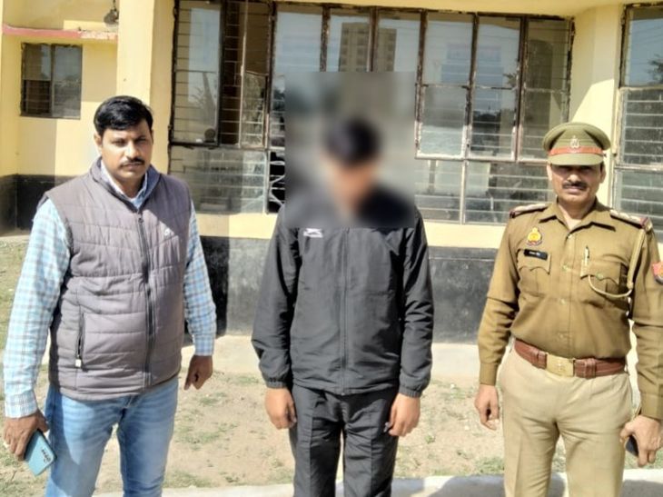 Man arrested for asking for photos of women's feet