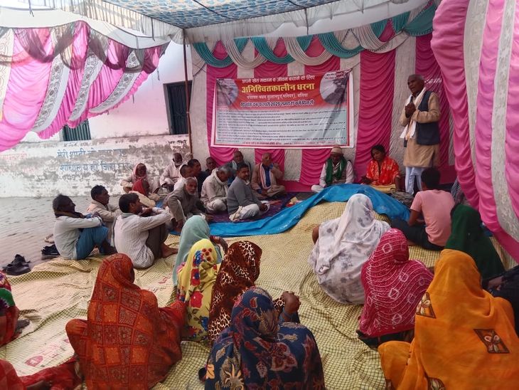 The protest of the erosion victims in Bansdih continues for the 11th ...