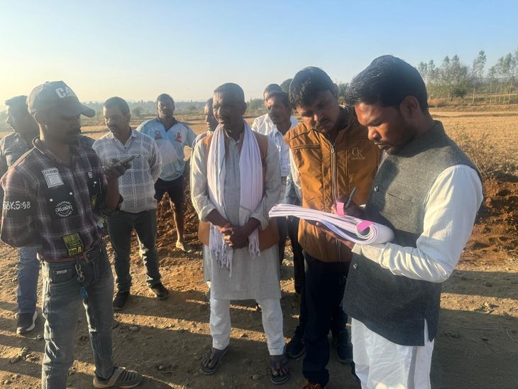 Use of inferior material in road construction | सड़क निर्माण में घटिया ...